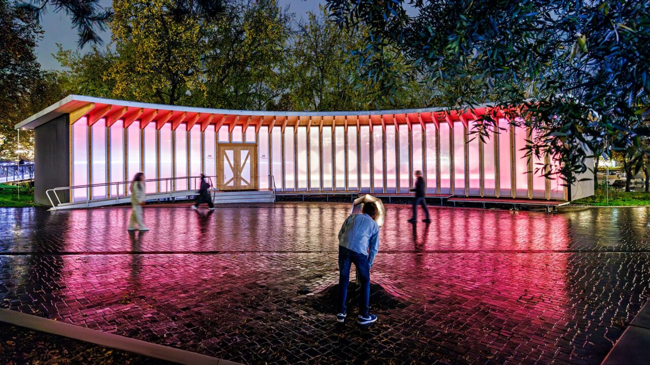 Interaktiver Lichtzauber am KI-Pavillon | experimenta